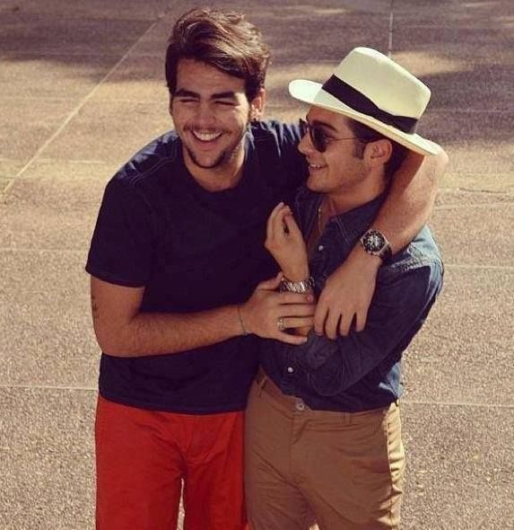 1 hugs 6 | Il Volo Flight Crew ~Share The Love